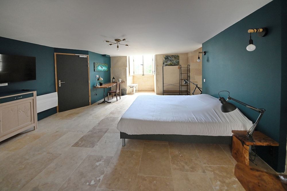 Le logis de l'abbaye de Saint Savin in Saint-Savin - alle Deals